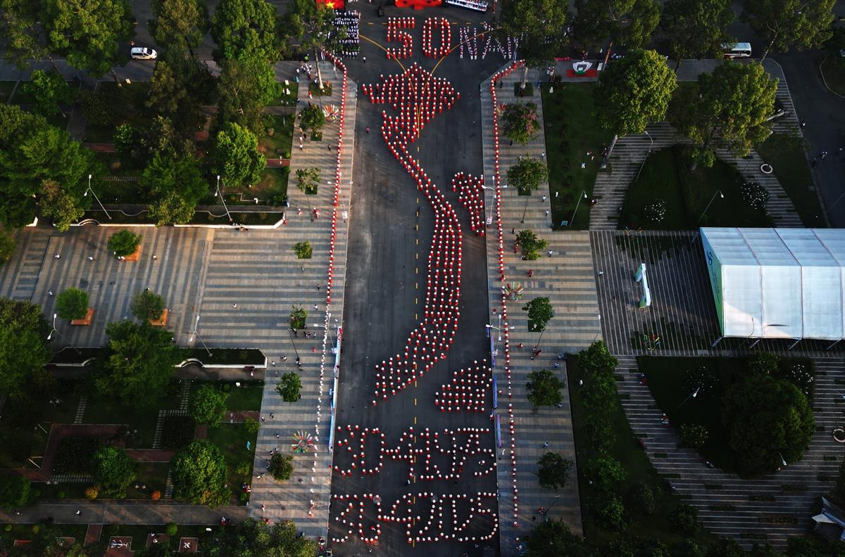 Kinh tế thị trường định hướng xã hội chủ nghĩa Việt Nam: Sự phát triển ...